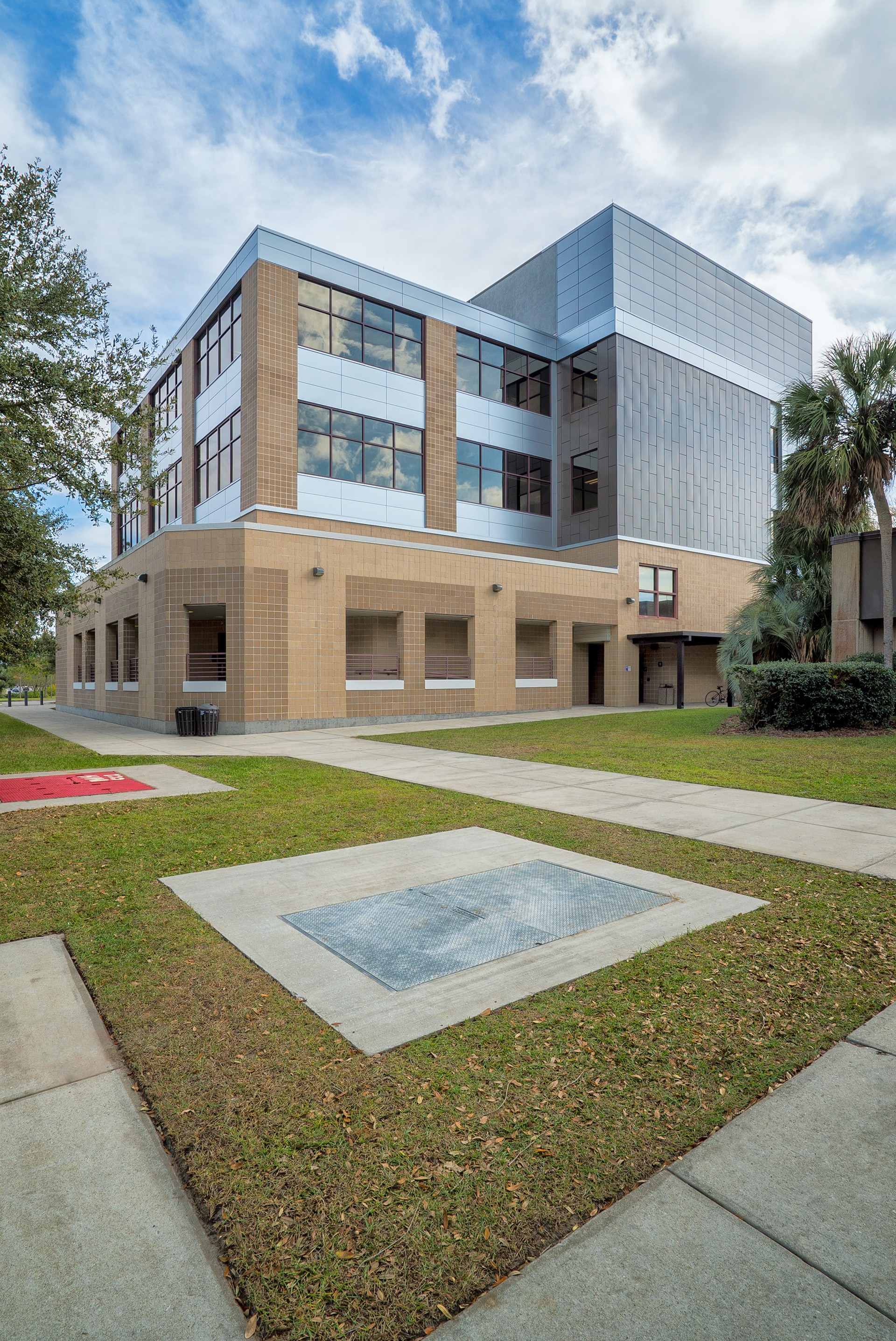 UF VM Exterior Clinical Skills Lab | Oelrich Construction